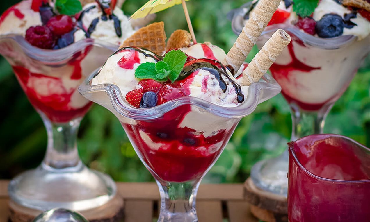 Bourbon vanilija ledeni desert sa voćem Recept | Dr. Oetker