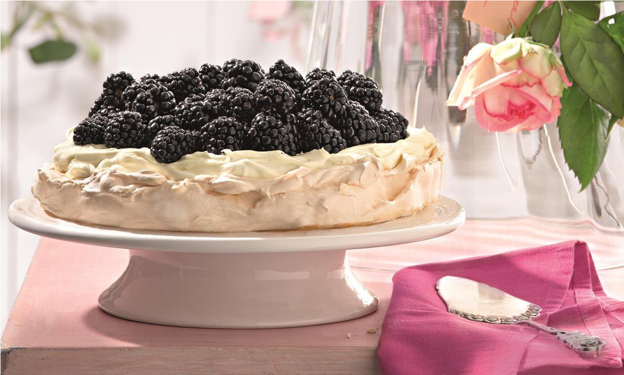 Pavlova torta s kupinama Recept | Dr. Oetker
